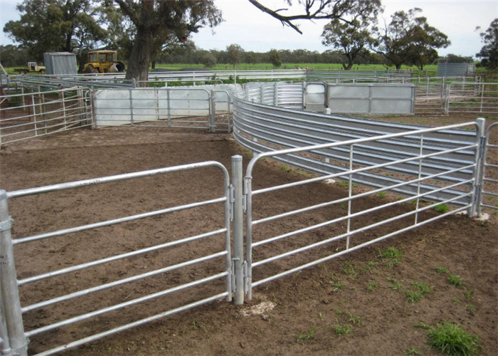 Customized size farm fence panels , cattle yard gates hot dip ...