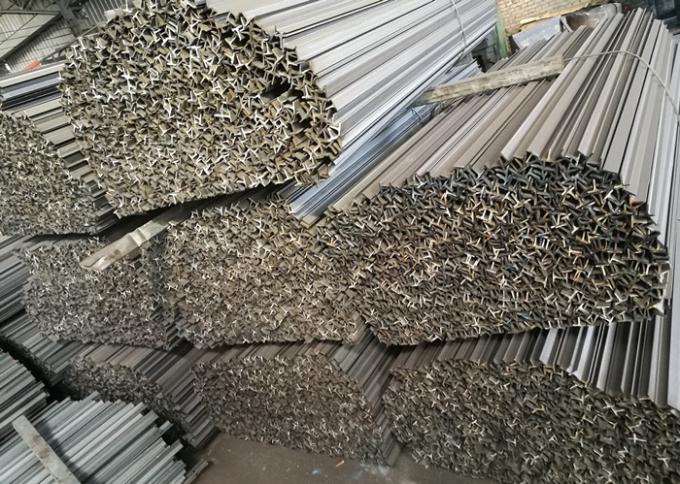 Black Painted T Bar Fence Post / Galvanized T Post With Clips Q235 Material